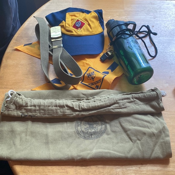 Boy scouts | Accessories | Boyscout Set Hat Scarf Bag Cup Belt Whisper ...